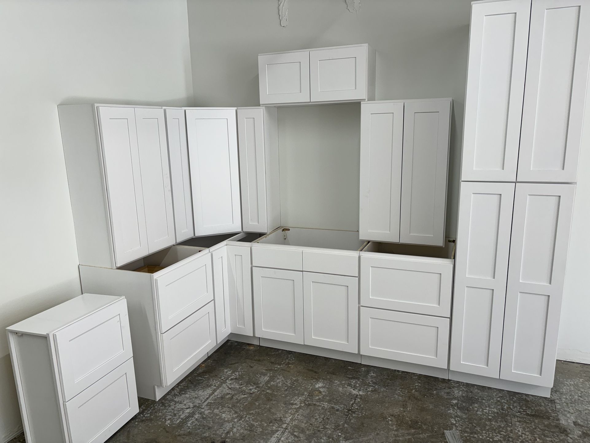 Leftover Kitchenette Set White Shaker for Sale in Seattle, WA - OfferUp