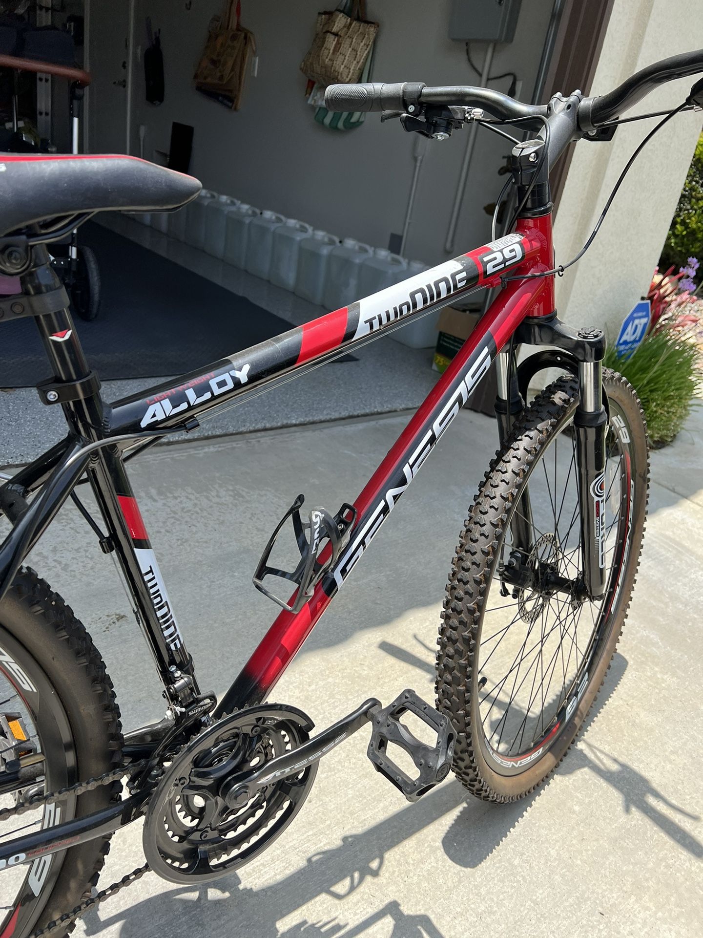 Genesis Mountain Bike for Sale in Arrowhed Farm, CA - OfferUp
