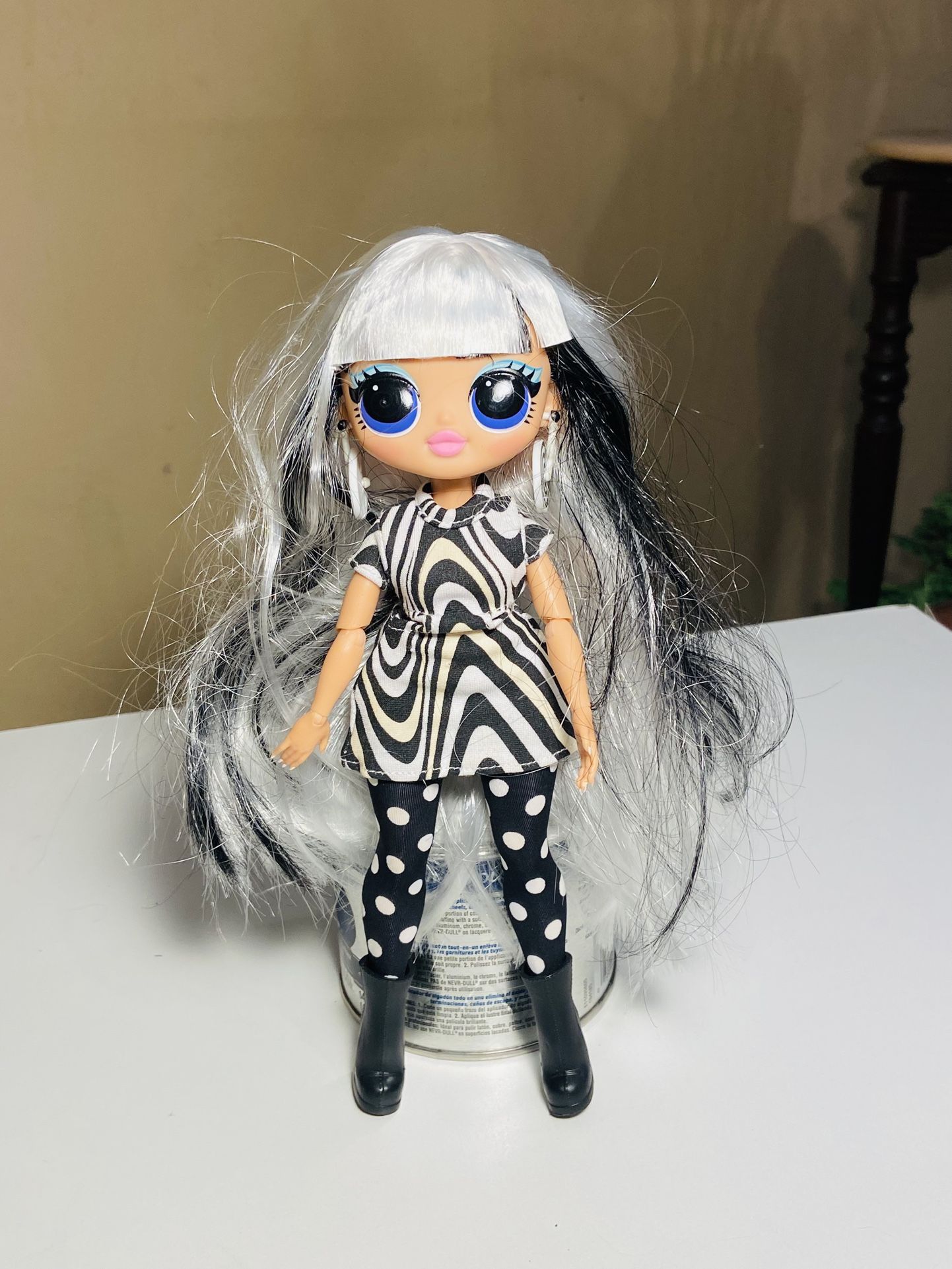 Beautiful LOL OMG Lights Groovy Babe Fashion Doll. Great Gift for Sale ...