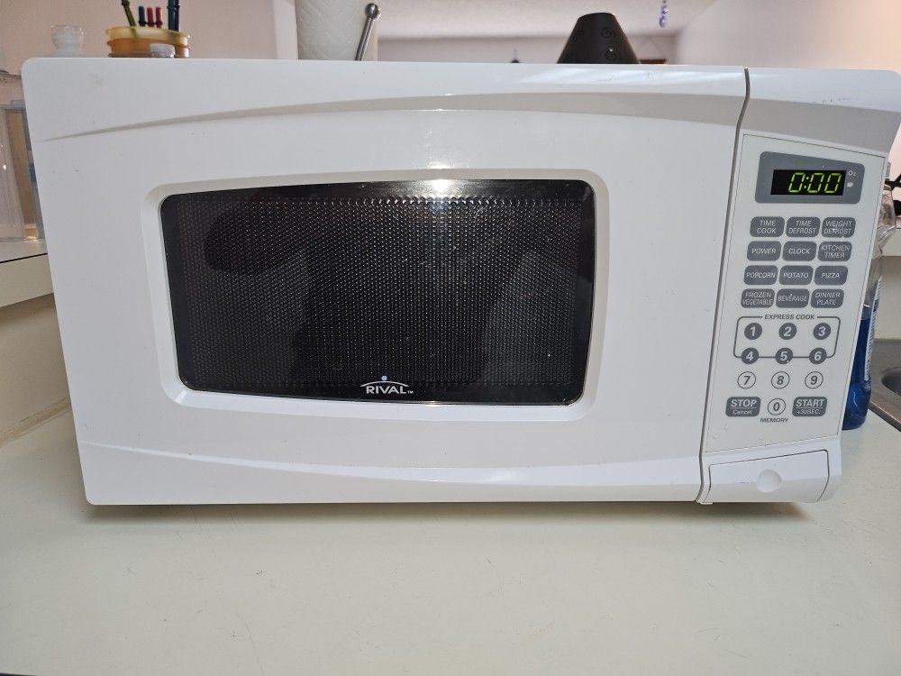 Microwave for Sale in Pompano Beach, FL - OfferUp