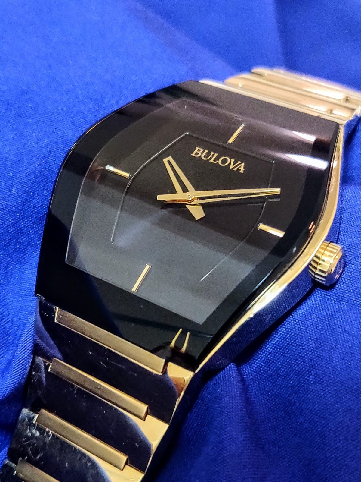 Bulova Gemini 97A164 Tonneau Shaped Futuro Edge Men's Watch for Sale in ...