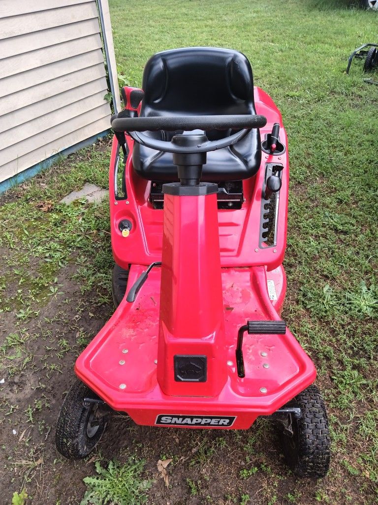 Riding Snapper Mower. Looks New for Sale in Hampton, VA - OfferUp