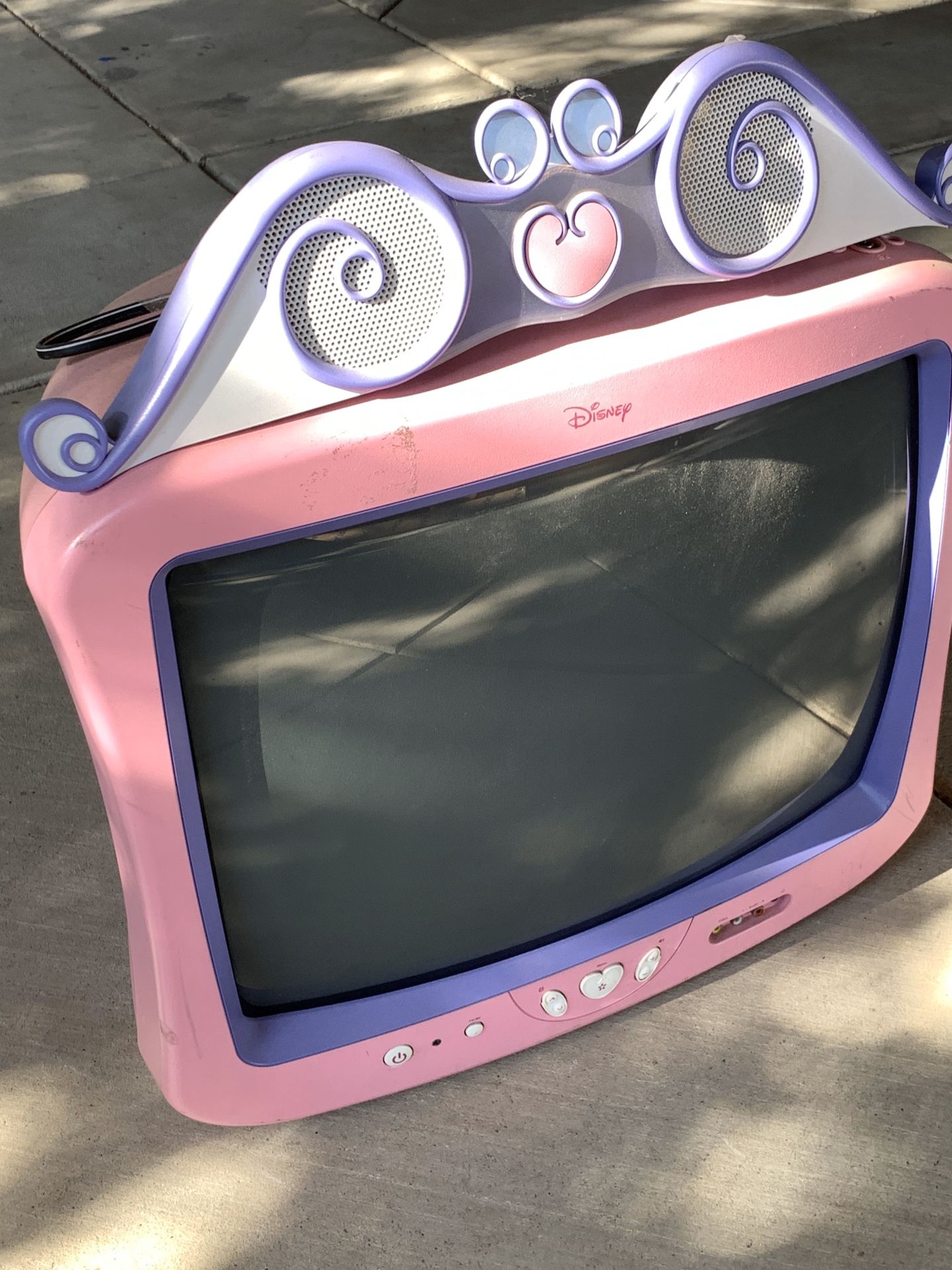 Disney Princess Pink Heart 19” CRT TV DT1900-P for Sale in Bakersfield ...