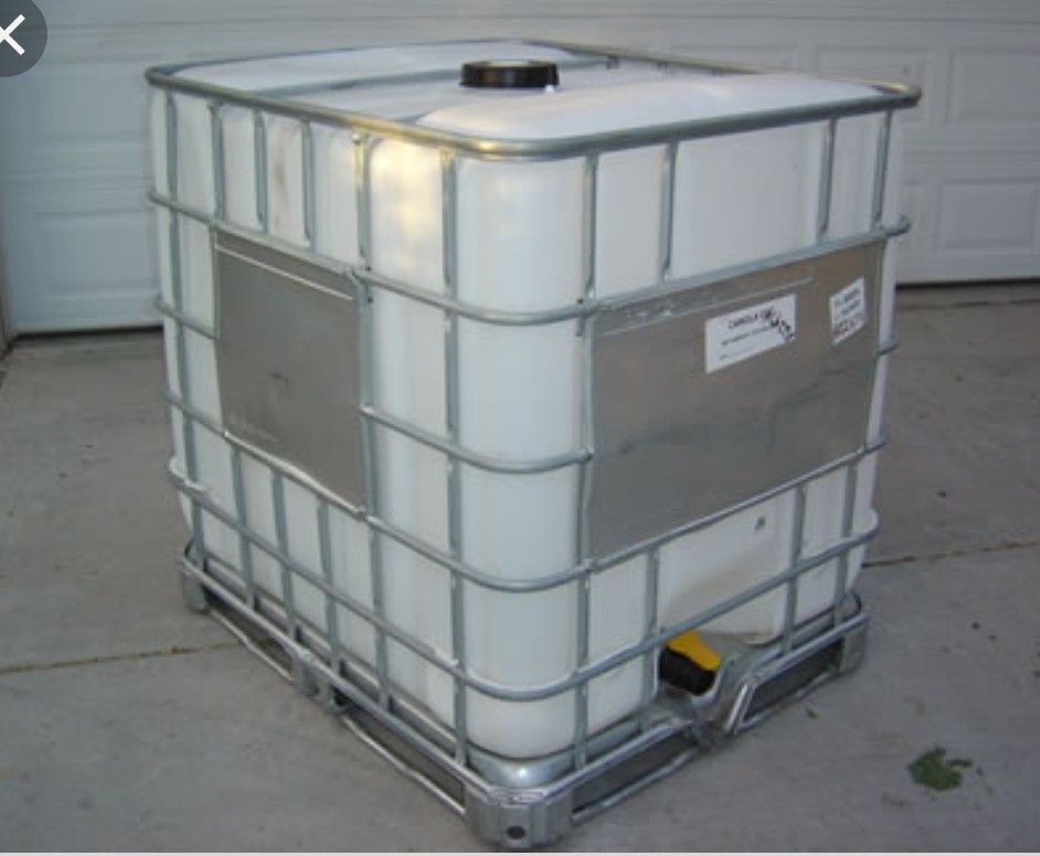 Used 275 Gallon Water Tank – 275 Gallon IBC Totes with a Plastic Pallet ...