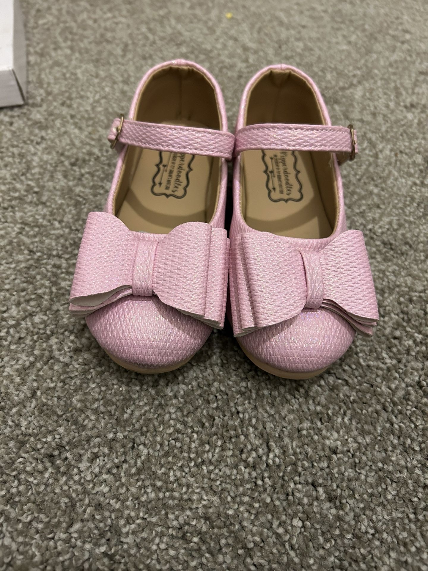 Kids Size 30/13 (fit Like 11) Light Pink Texture Bow Shoes for Sale in ...