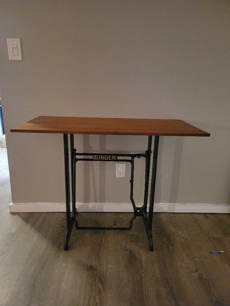 SINGER Rare Vintage Table for Sale in Auburn, WA - OfferUp