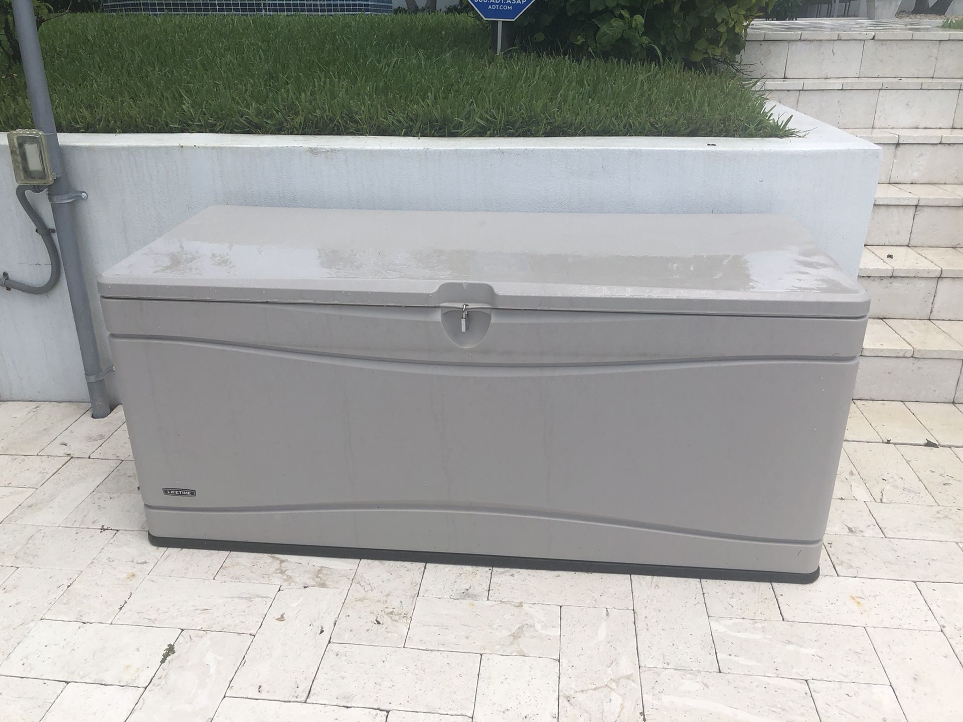 Lifetime Storage Dock Box for Sale in Palm Beach Gardens, FL - OfferUp