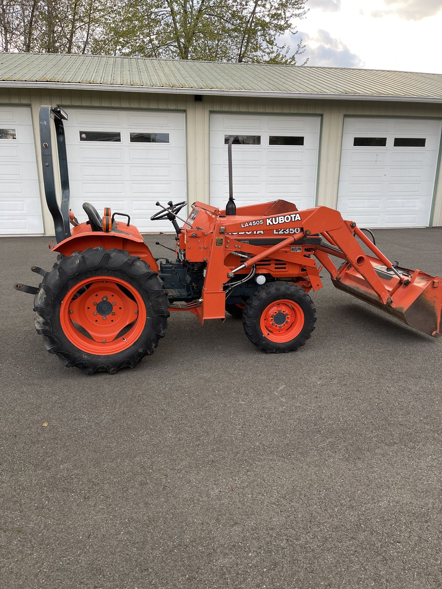 Kubota L2350 4 x 4 tractor for Sale in Tacoma, WA - OfferUp