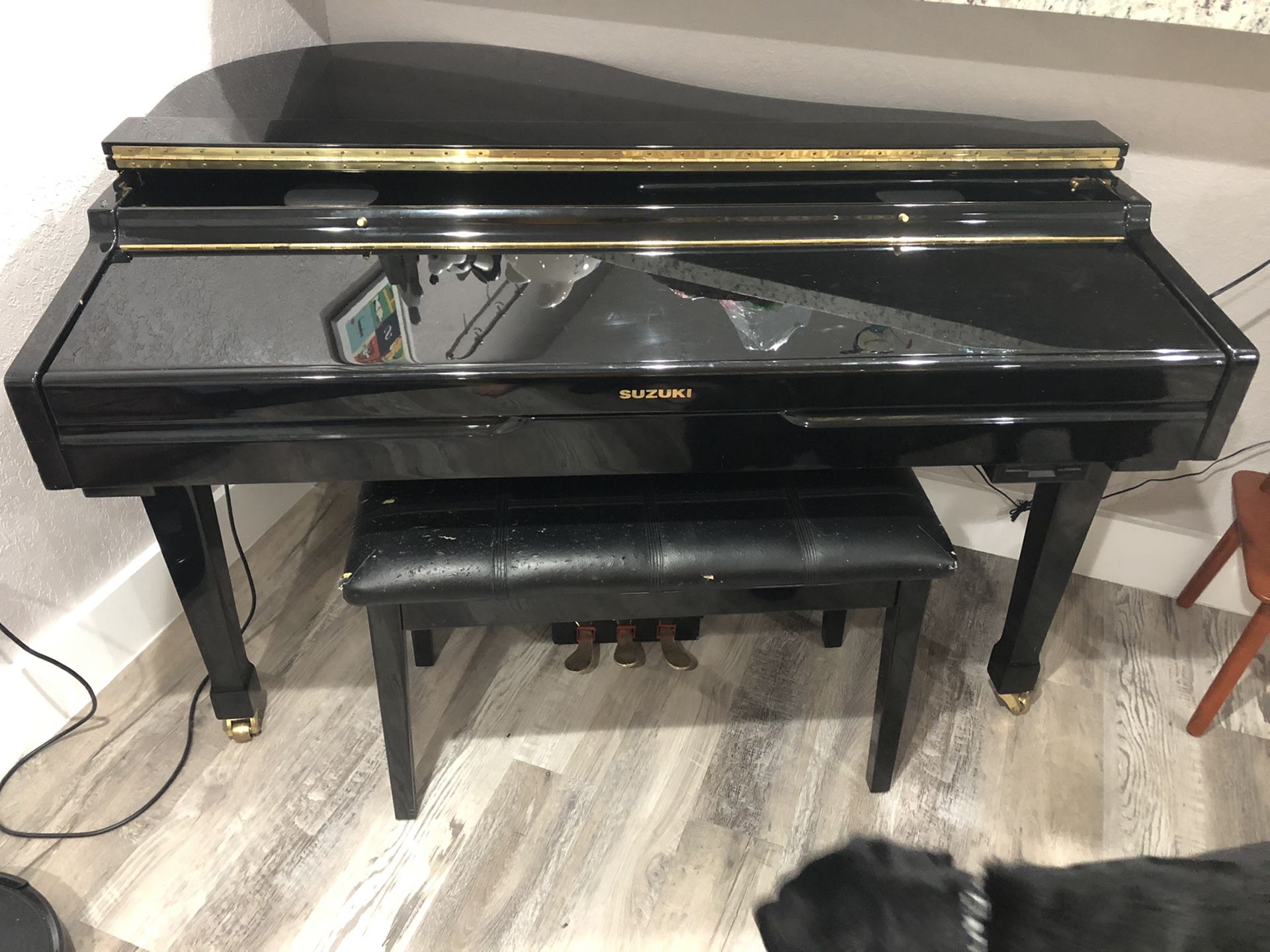 Mini Baby Grand Piano (electric) for Sale in Davie, FL - OfferUp
