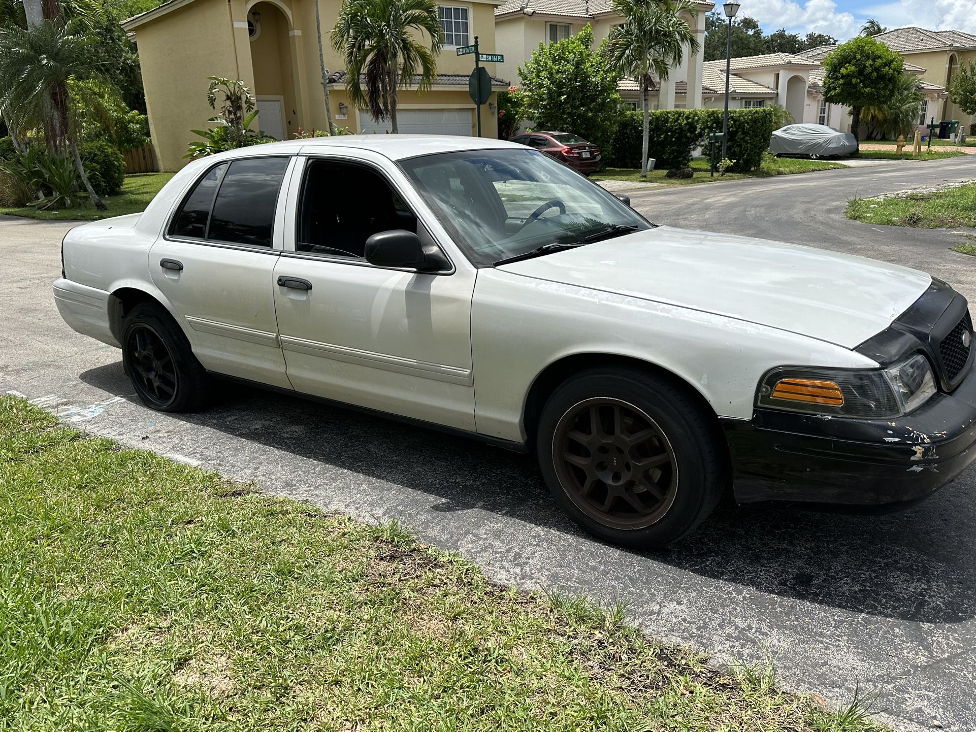 2011 Ford Crown Victoria for Sale in Miami, FL - OfferUp