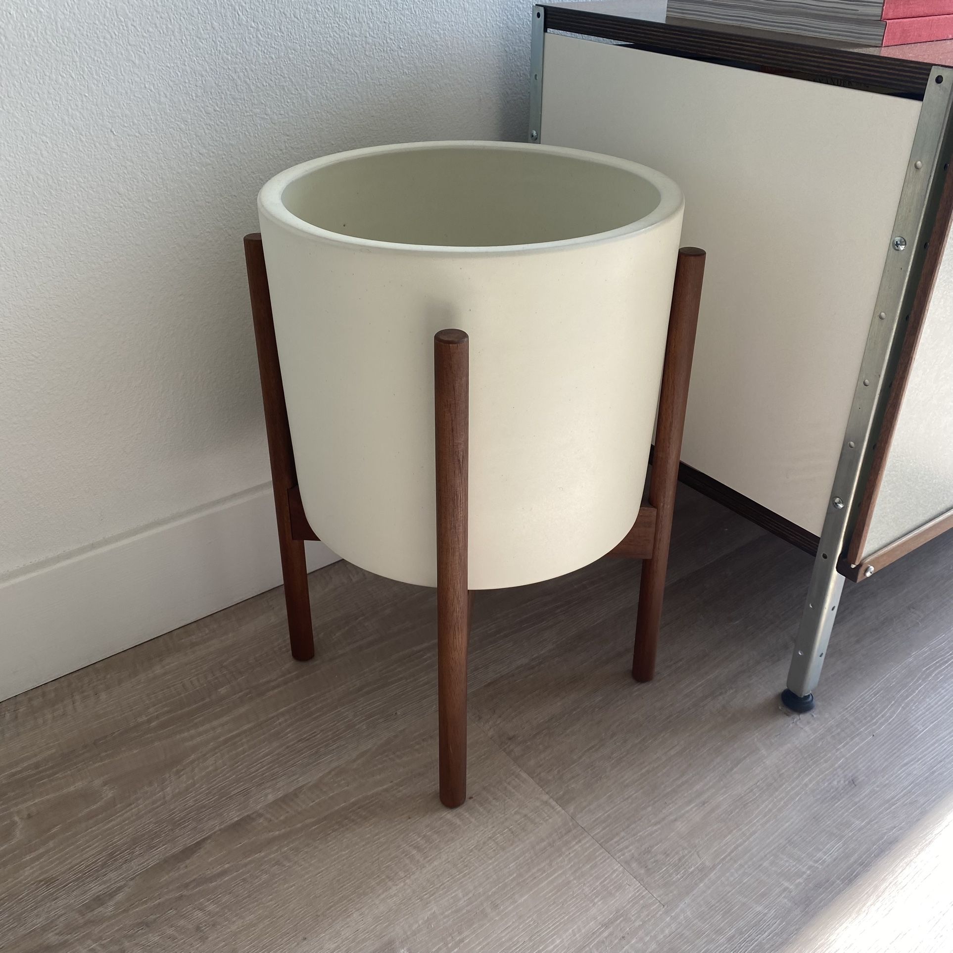 Modernica Case Study Planter (Small) for Sale in Los Angeles, CA - OfferUp