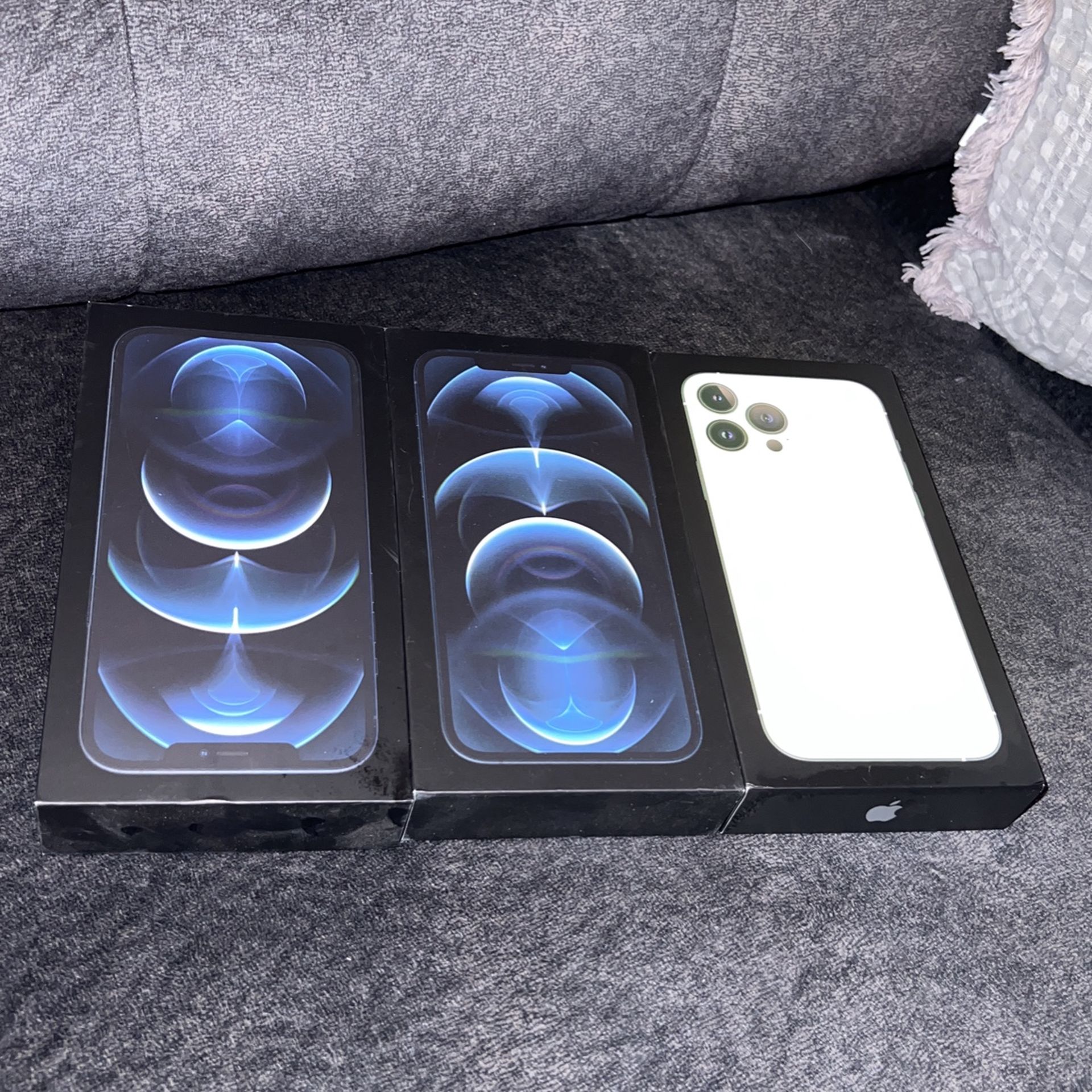 Tres Cajas De iPhone , 2 Caja De 12 Pro Max Y 1 De 13 Pro Max for Sale ...