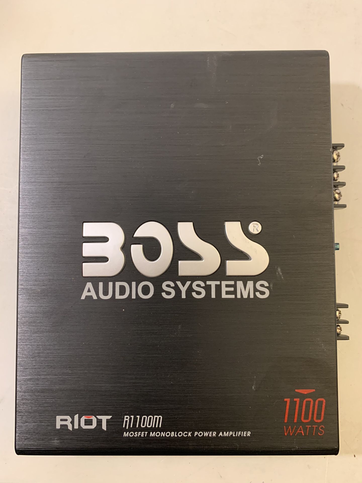 Boss Audio R1100m