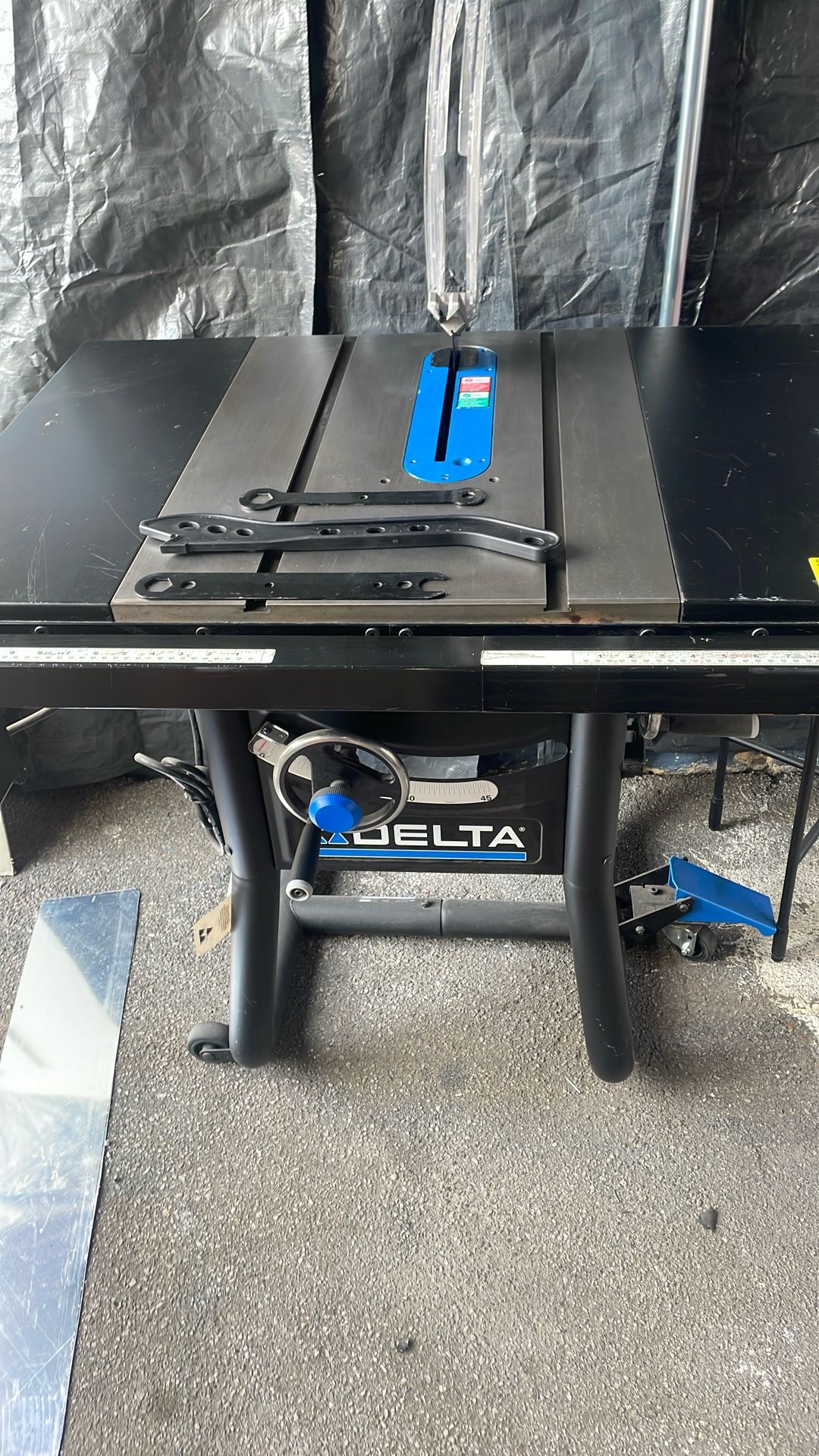 Delta Contractors 10” Table Saw for Sale in Burbank, CA - OfferUp