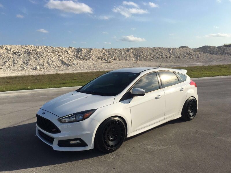 Focus ST Rotiform CCV Rims 5x108 18" 9.5 for Sale in Miami, FL - OfferUp