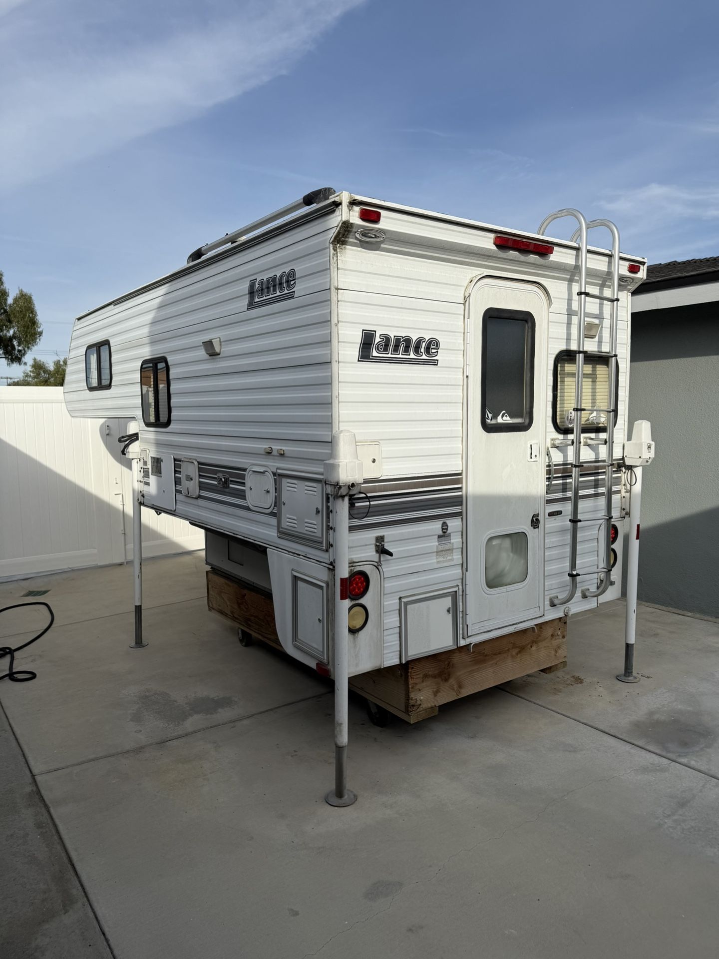 2005 Lance 815 Camper for Sale in Anaheim, CA - OfferUp
