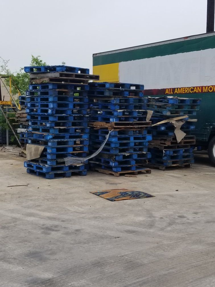 Pallets blue for Sale in San Antonio, TX - OfferUp