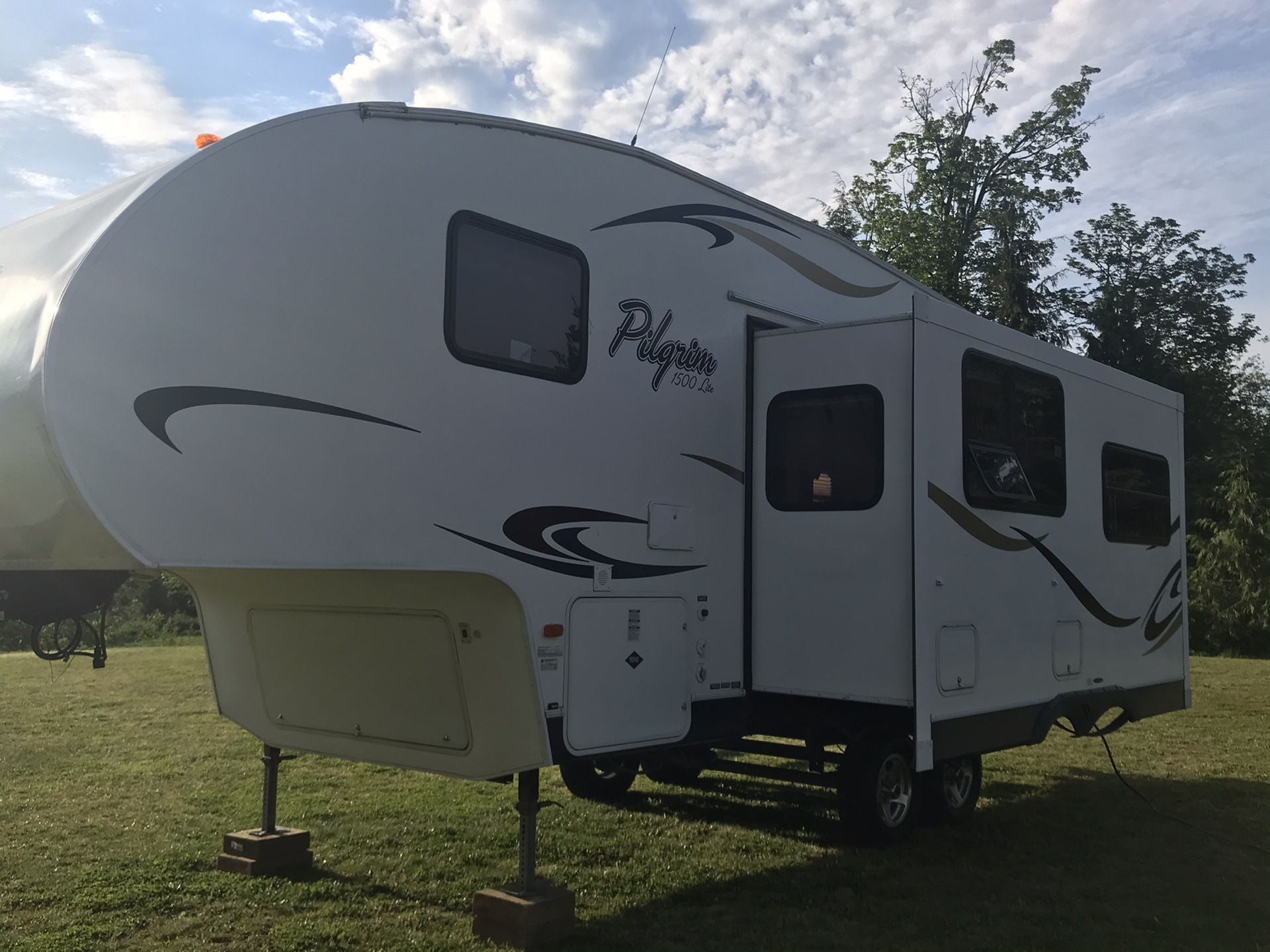 2008 Pilgrim 259-PRL 1500 lite model fifth wheel for Sale in Stanwood ...