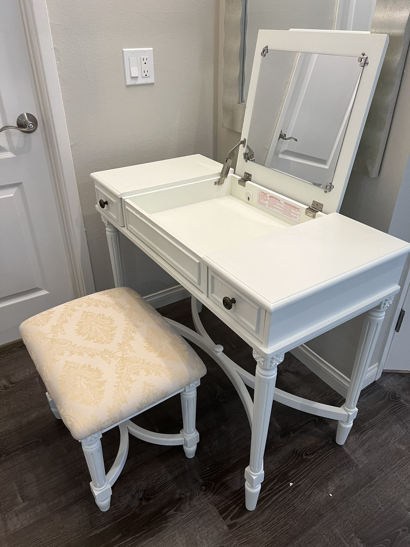 Vanity Make Up Table with Mirror And Stool for Sale in San Diego, CA ...