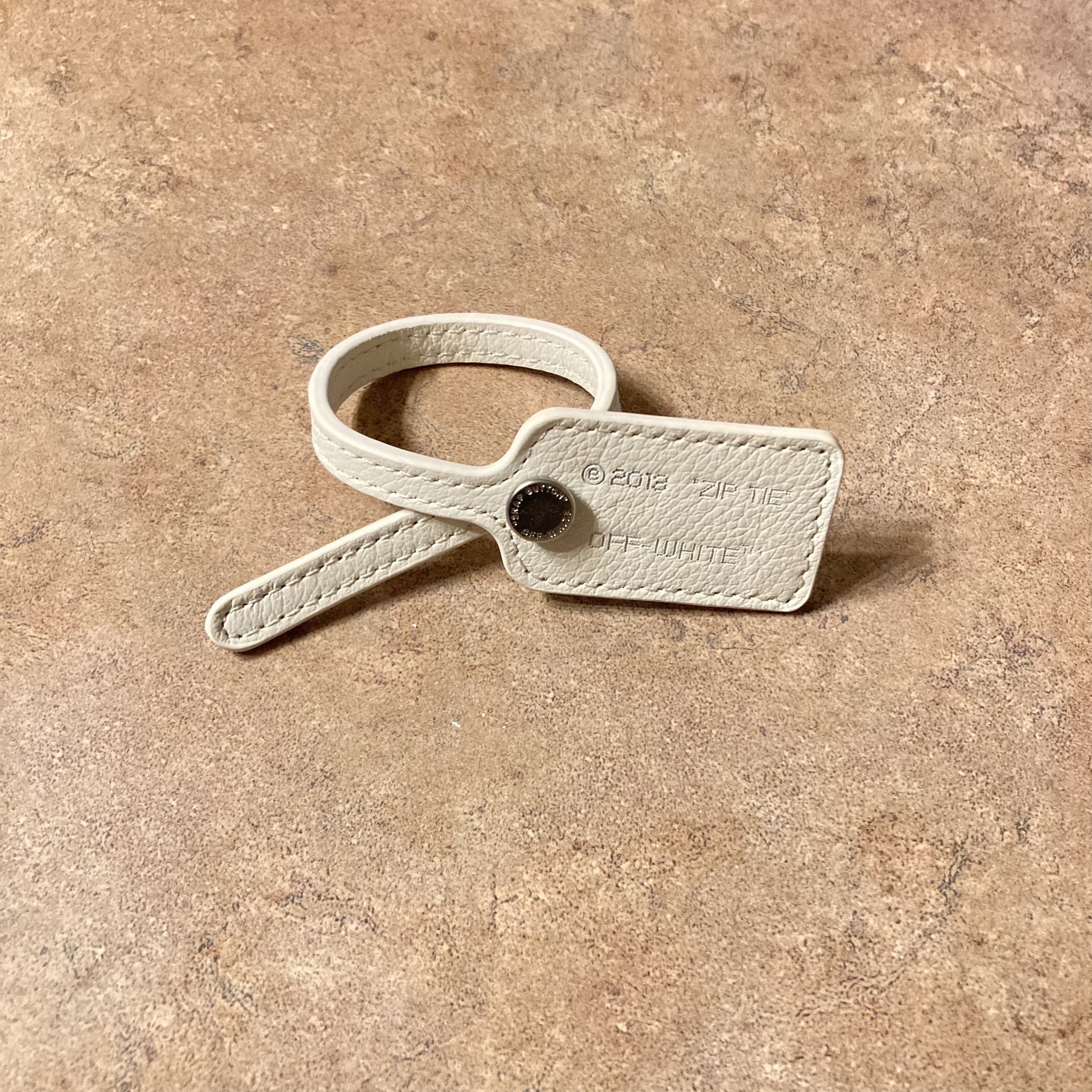 Off-White “Zip Tie” Tag ~ White ~ Authentic for Sale in Anaheim, CA ...