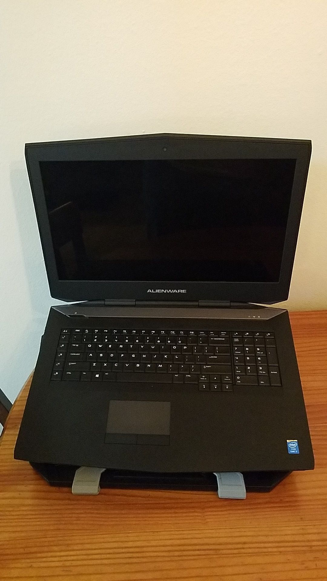 Alienware 18 Laptop and Carrying Case for Sale in Seattle, WA - OfferUp