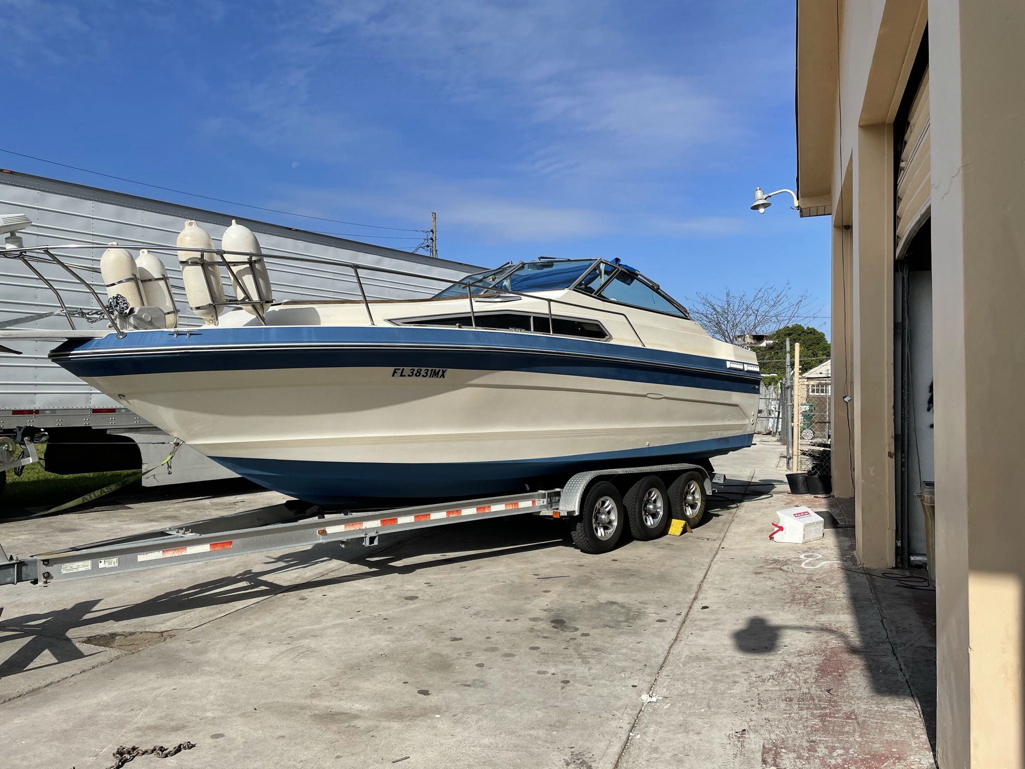 1989 Sea ray 26.8 sun dancer for Sale in Miami, FL - OfferUp