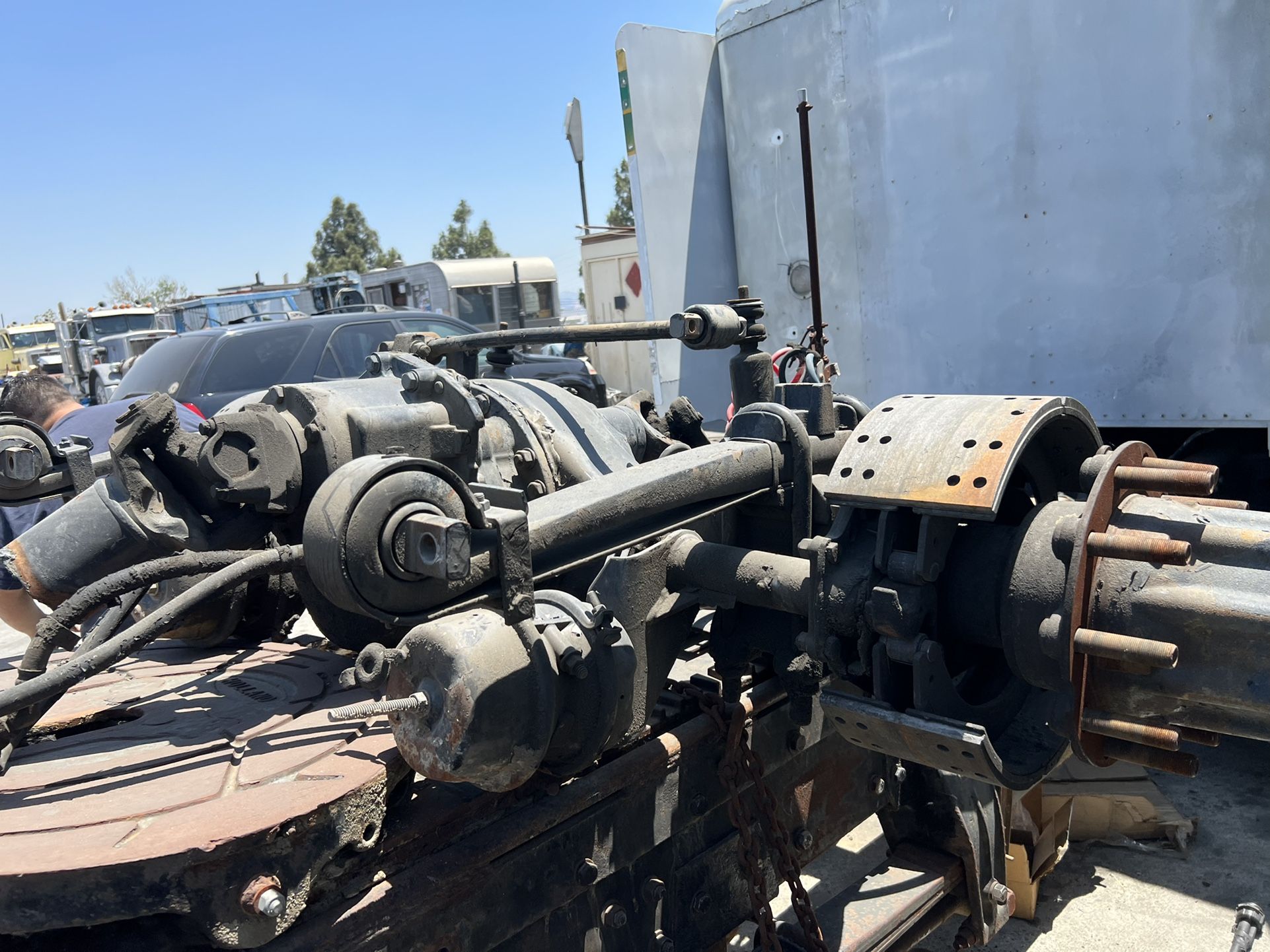Peterbilt Rear End Eaton Ds404 for Sale in Montebello, CA - OfferUp