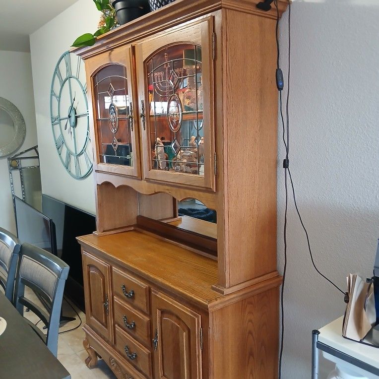 Oak China Hutch for Sale in Las Vegas, NV - OfferUp
