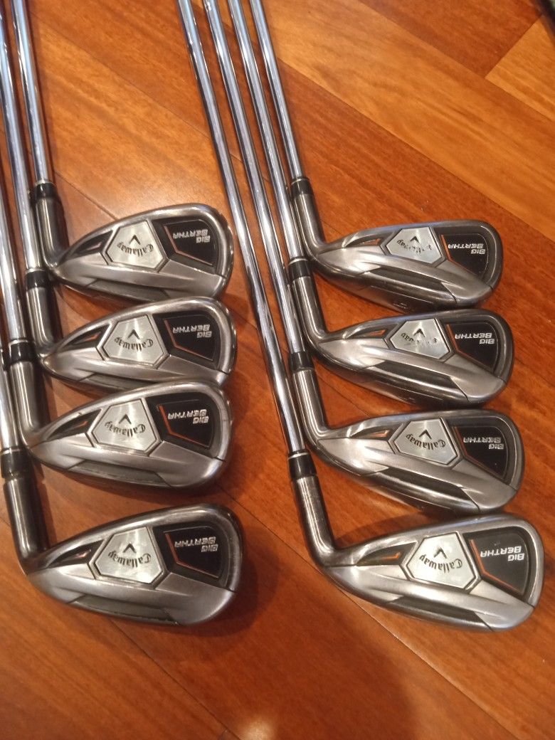 Complete Callaway Golf Club Set With Putter And Golf Bag for Sale in ...