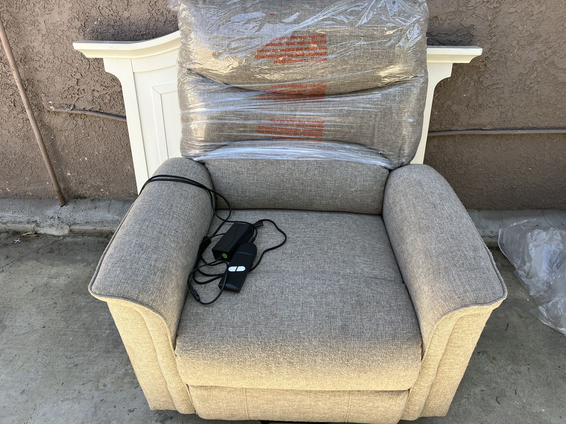 Garland Fabric Lift Recliner for Sale in Stanton, CA - OfferUp