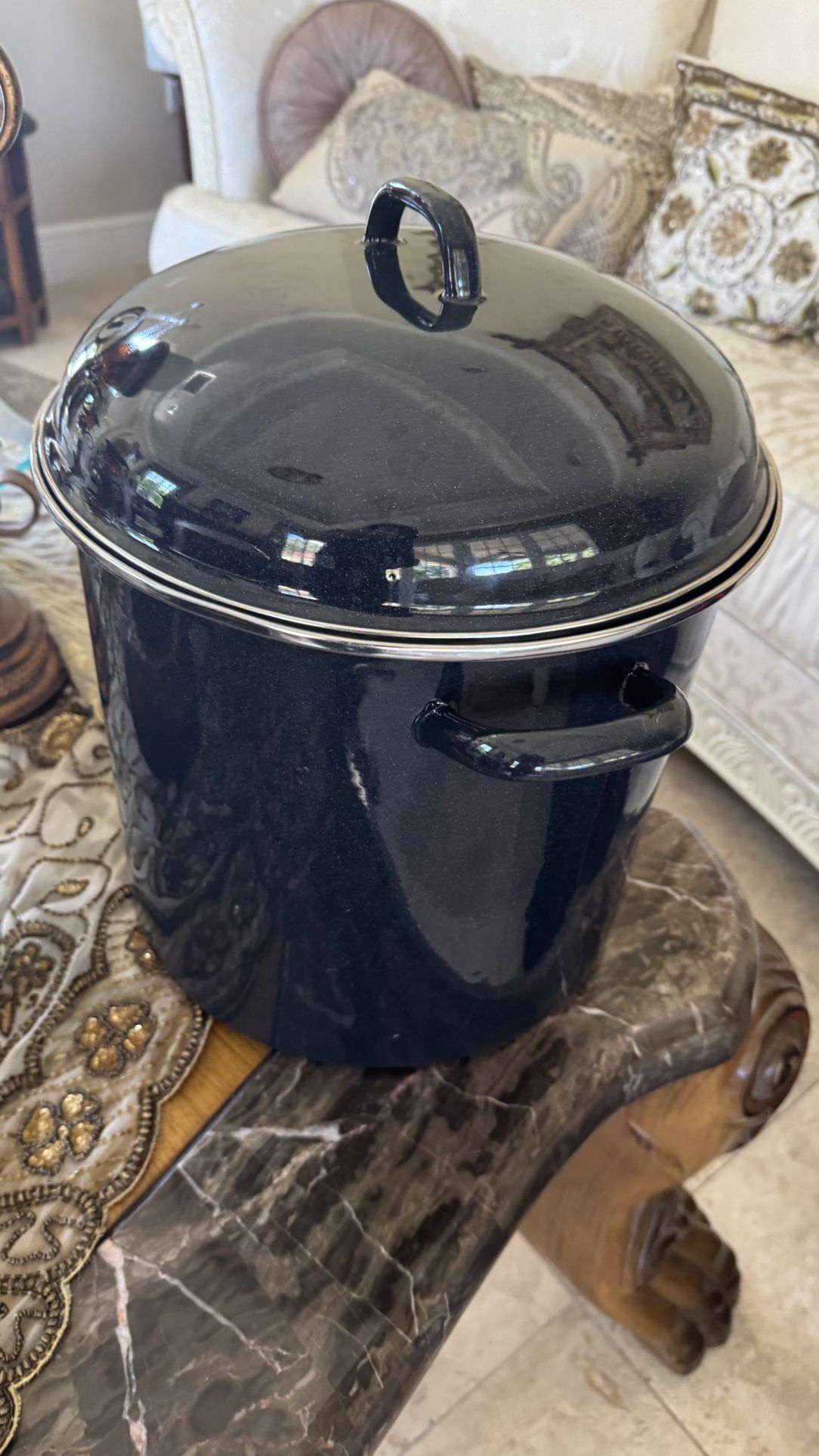 Big Tall Pot for Sale in Miami, FL - OfferUp