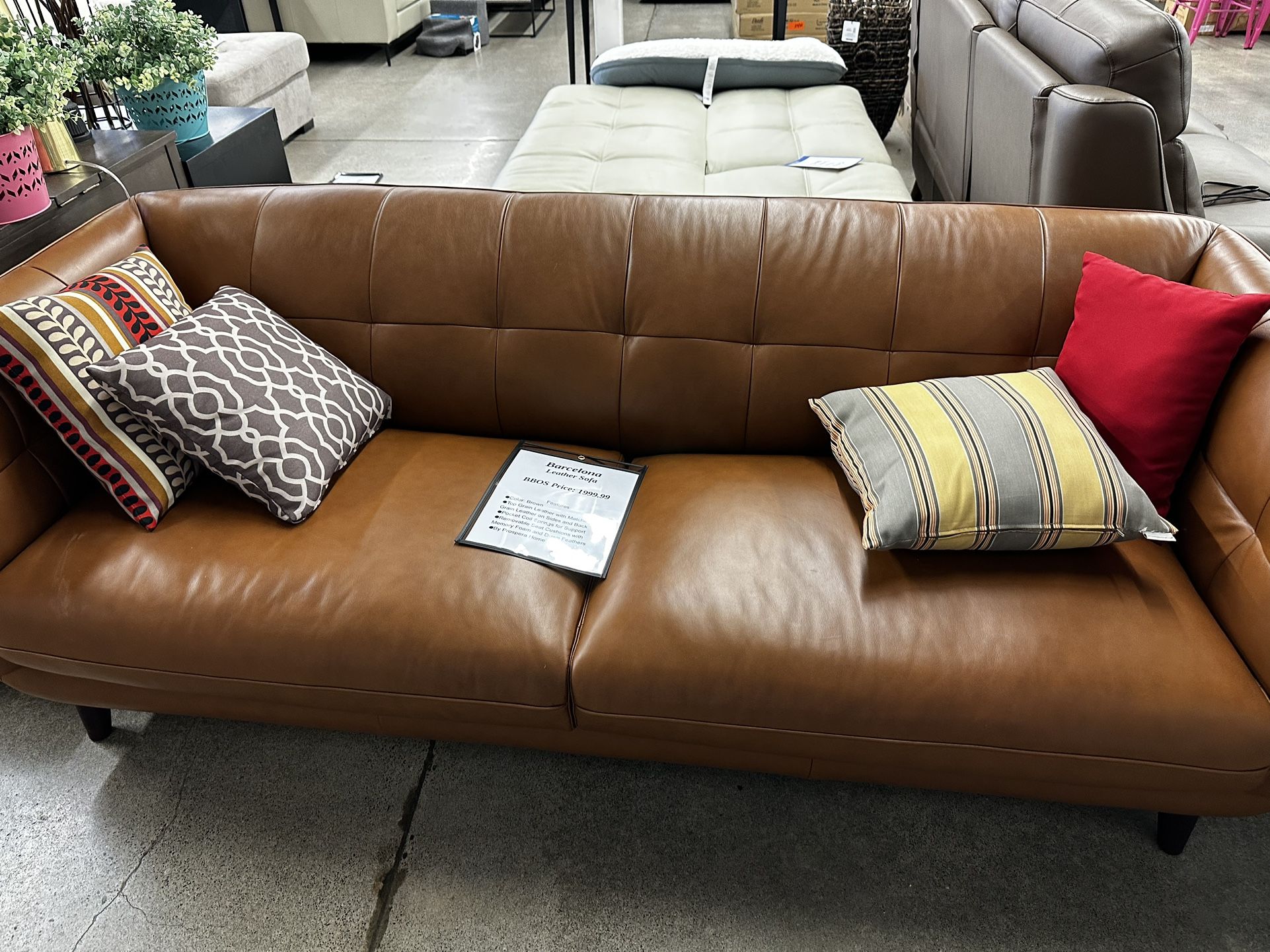 Barcelona Leather Sofa for Sale in Marysville, WA - OfferUp