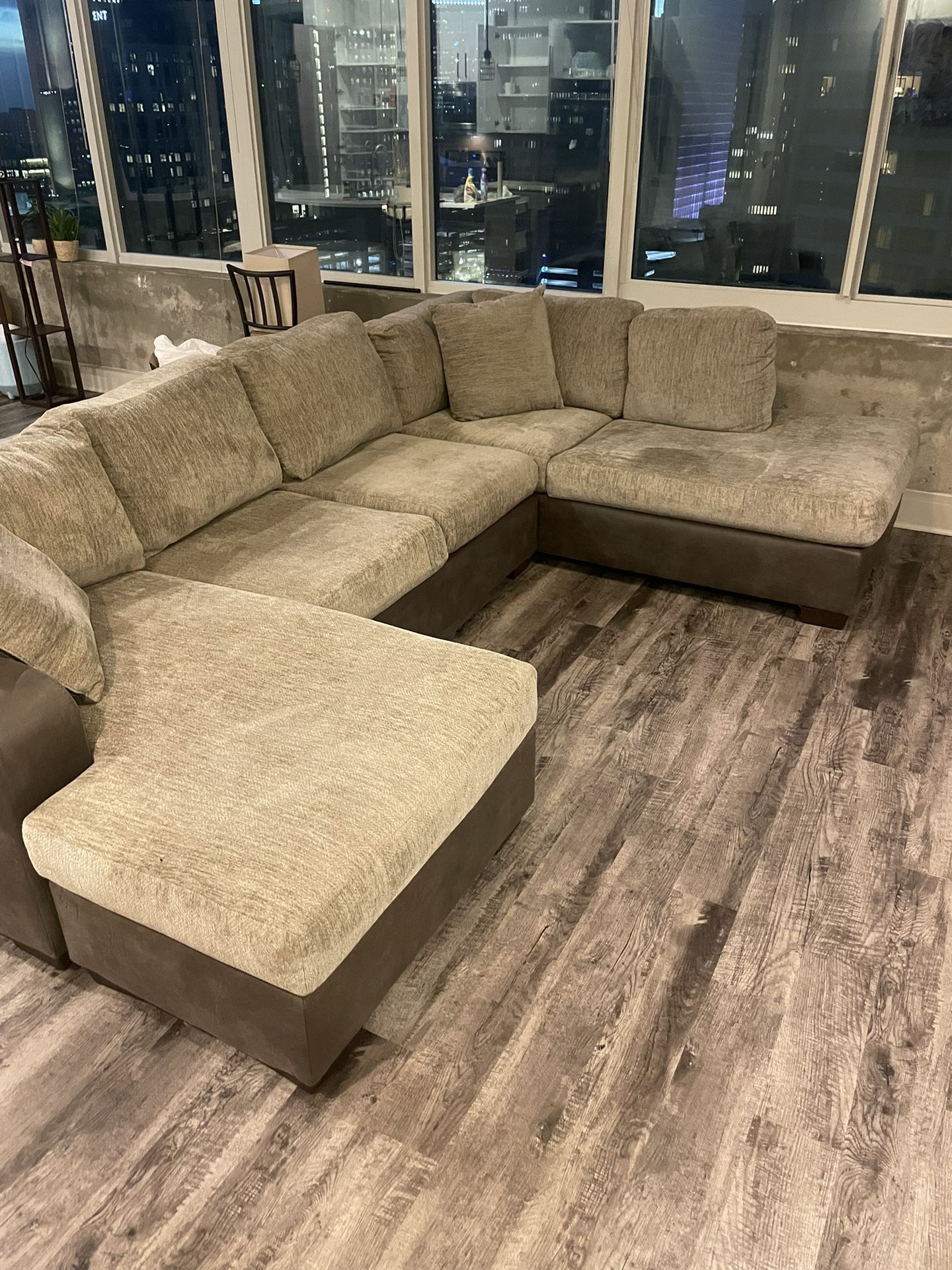 Tan Sectional (Like New) for Sale in Atlanta, GA - OfferUp
