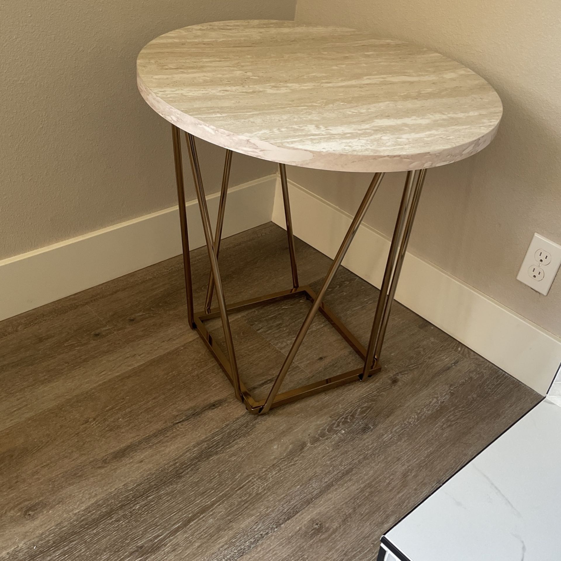 Table for Sale in Modesto, CA - OfferUp