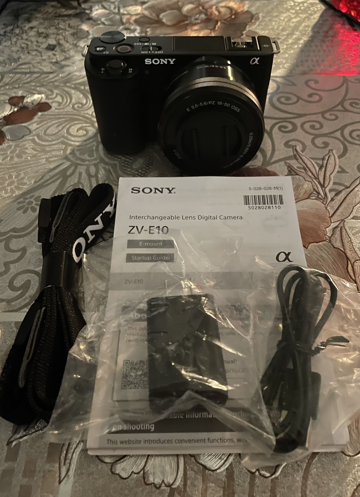 Sony - Alpha ZV-E10 Kit Mirrorless Vlog Camera with 16-50mm Lens for ...