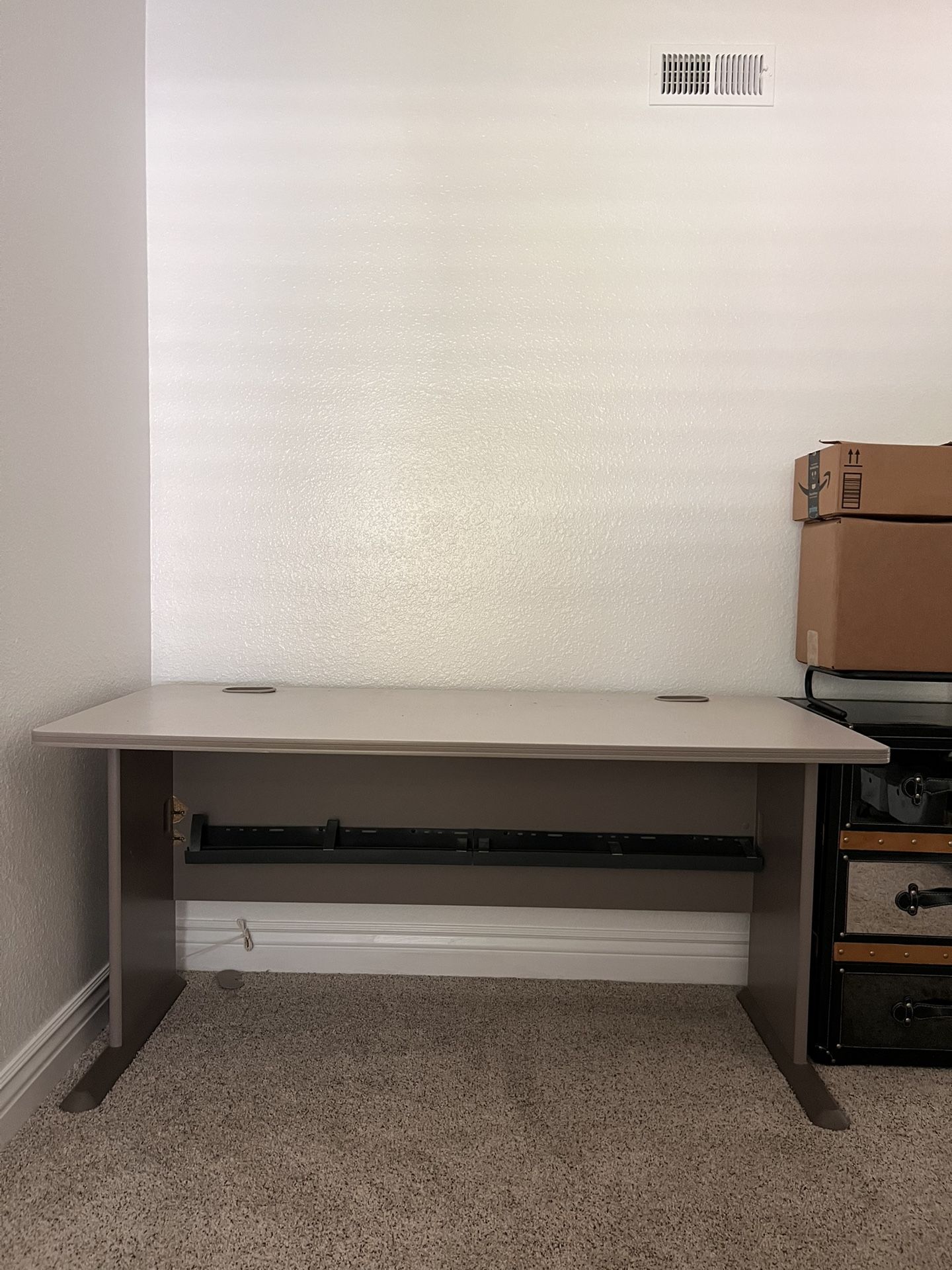 Free Computer Desk for Sale in Oceanside, CA - OfferUp
