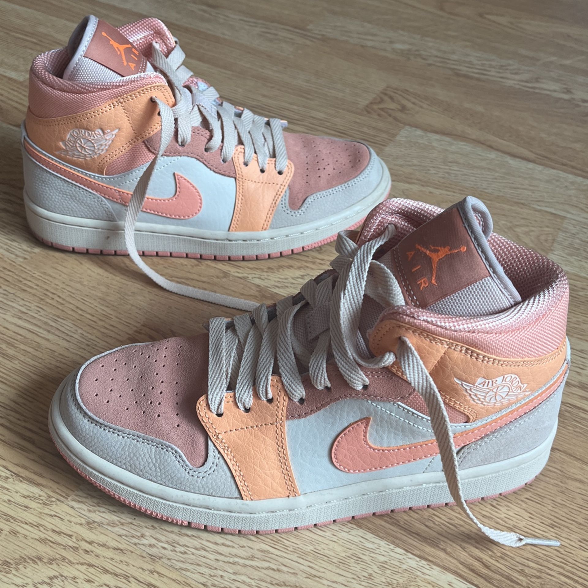 Jordan 1 Peach Apricot for Sale in Los Angeles, CA - OfferUp