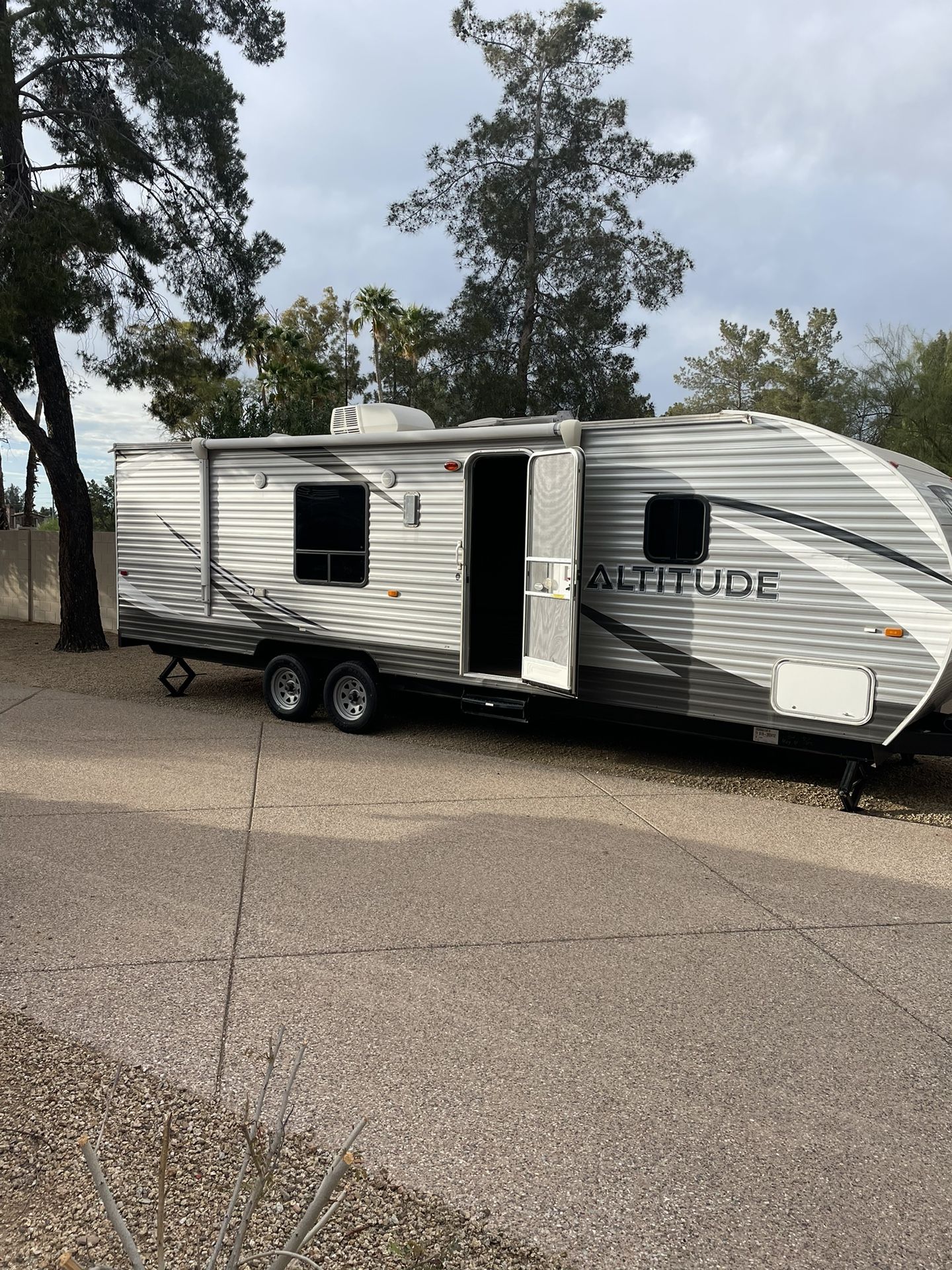 2017 Crossroads Altitude Toyhauler for Sale in Scottsdale, AZ - OfferUp