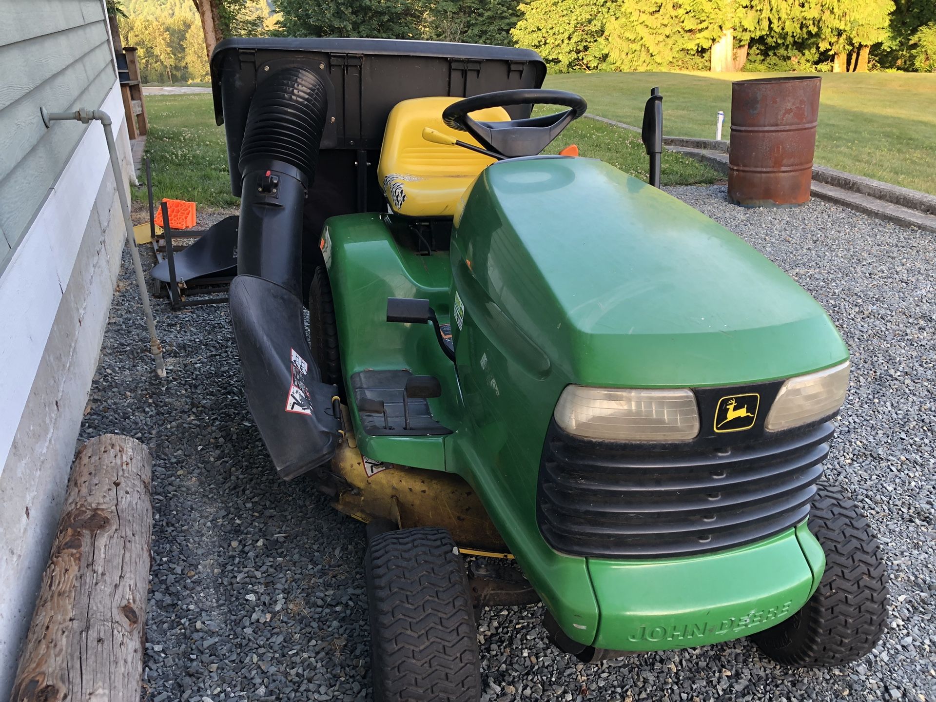 John Deere LT155 mower with bagger. for Sale in Snohomish, WA - OfferUp