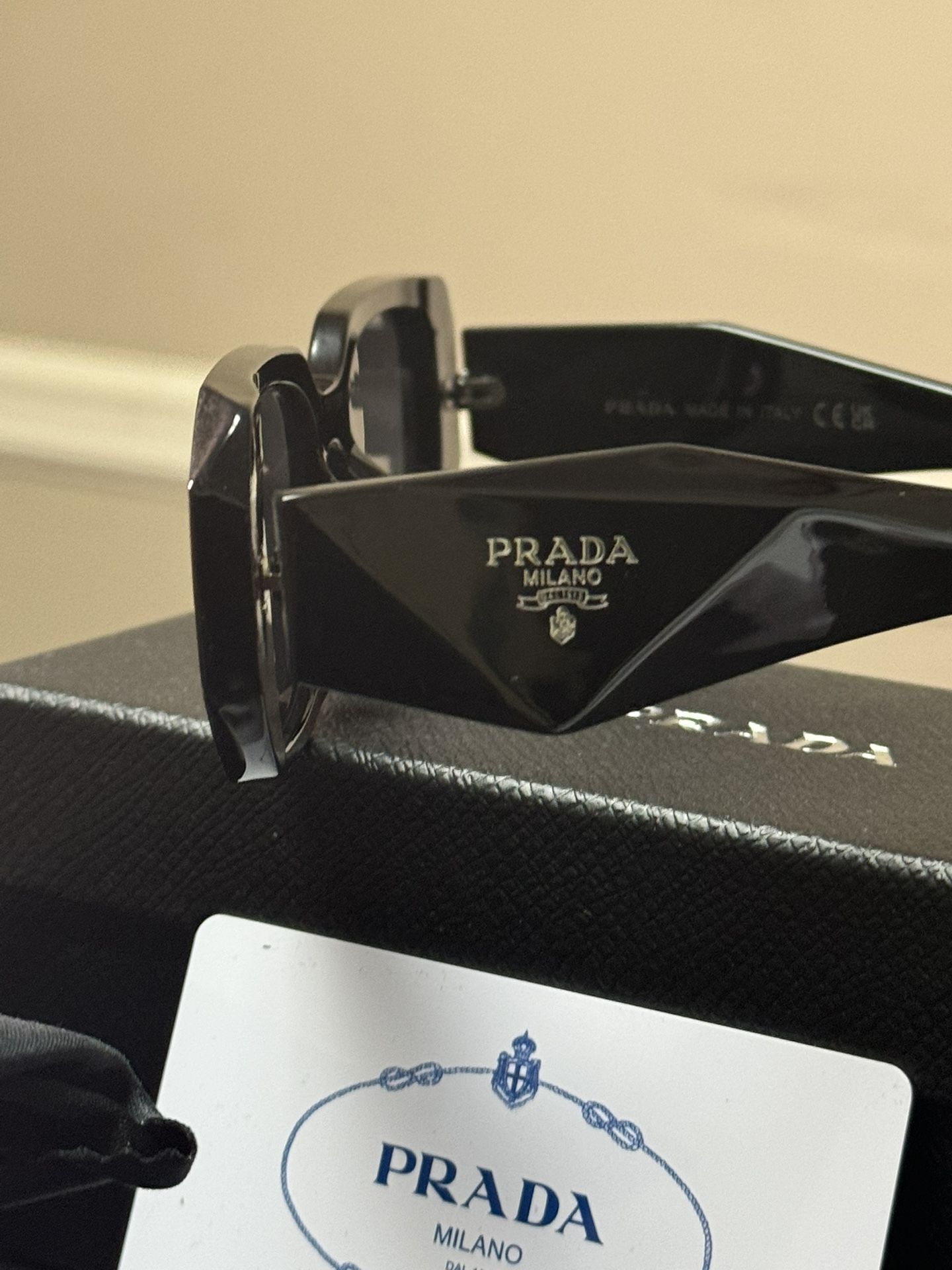 Prada Sunglasses ( New + Box ) for Sale in Corral De Tie, CA - OfferUp