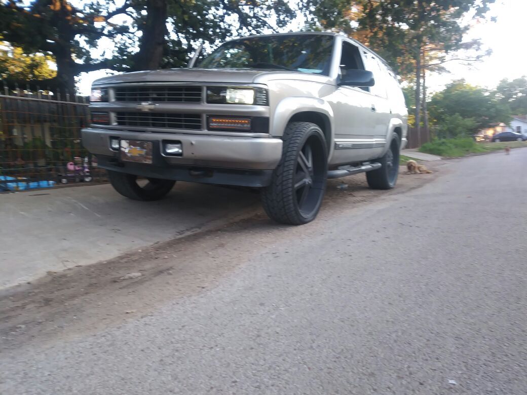 99 Rare Z71 Tahoe on 26s for Sale in Dallas, TX - OfferUp