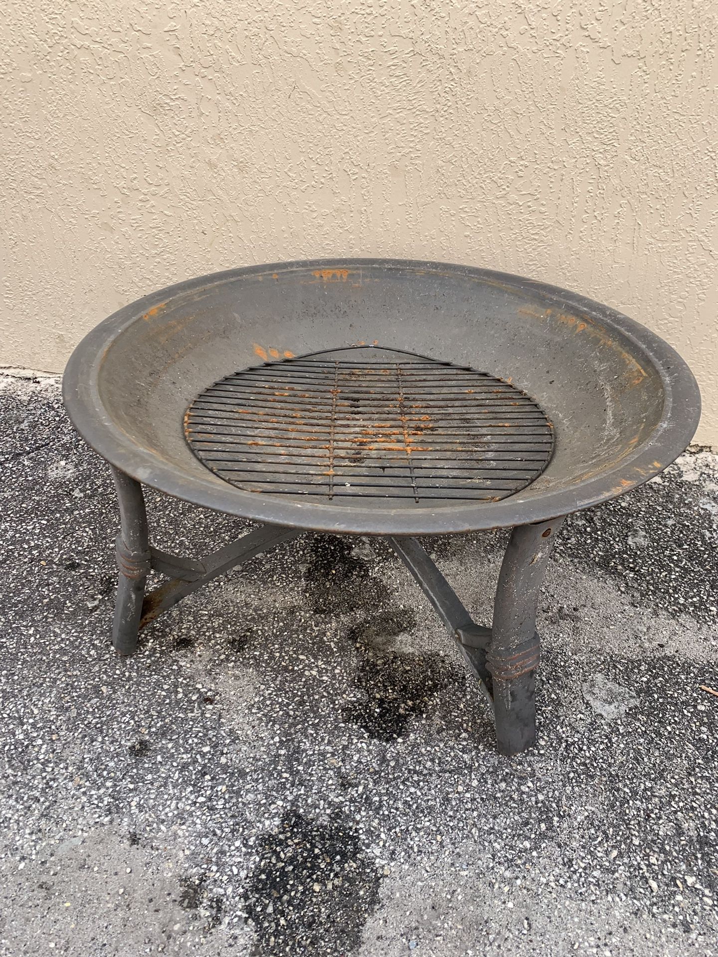 Round Open Fire Pit - With Removable Grill Plate - Marks and Wear but ...
