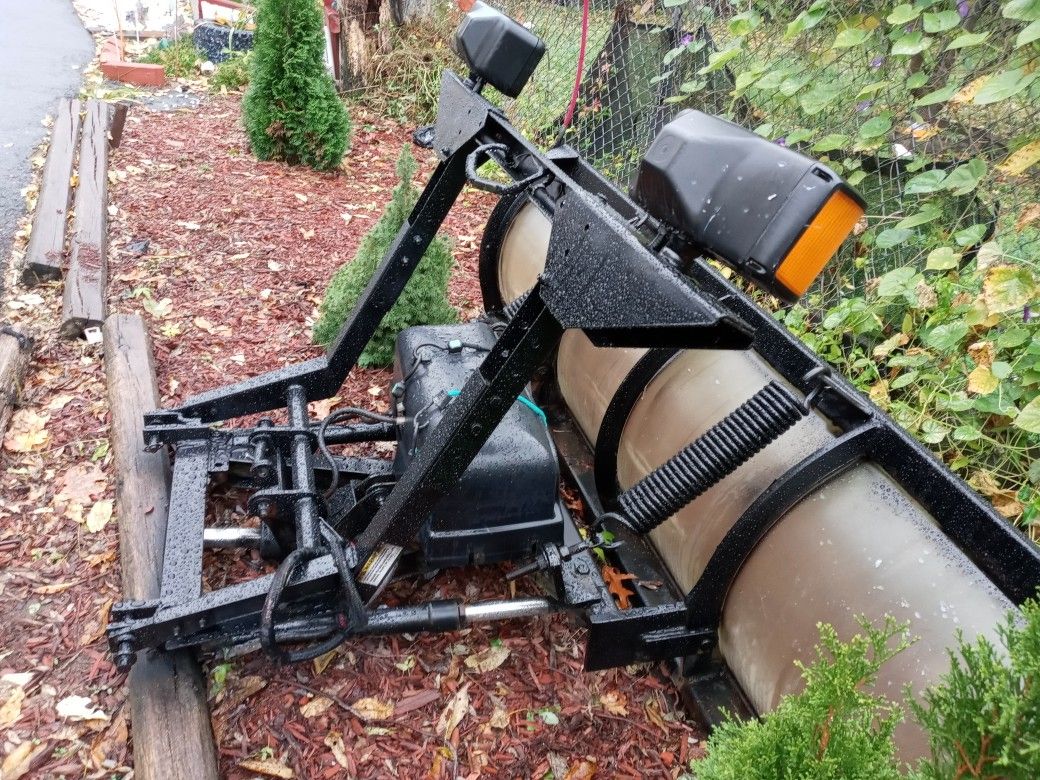 Sno-way Snow Plow Mount 3 Point Center for Sale in Andover, MA - OfferUp