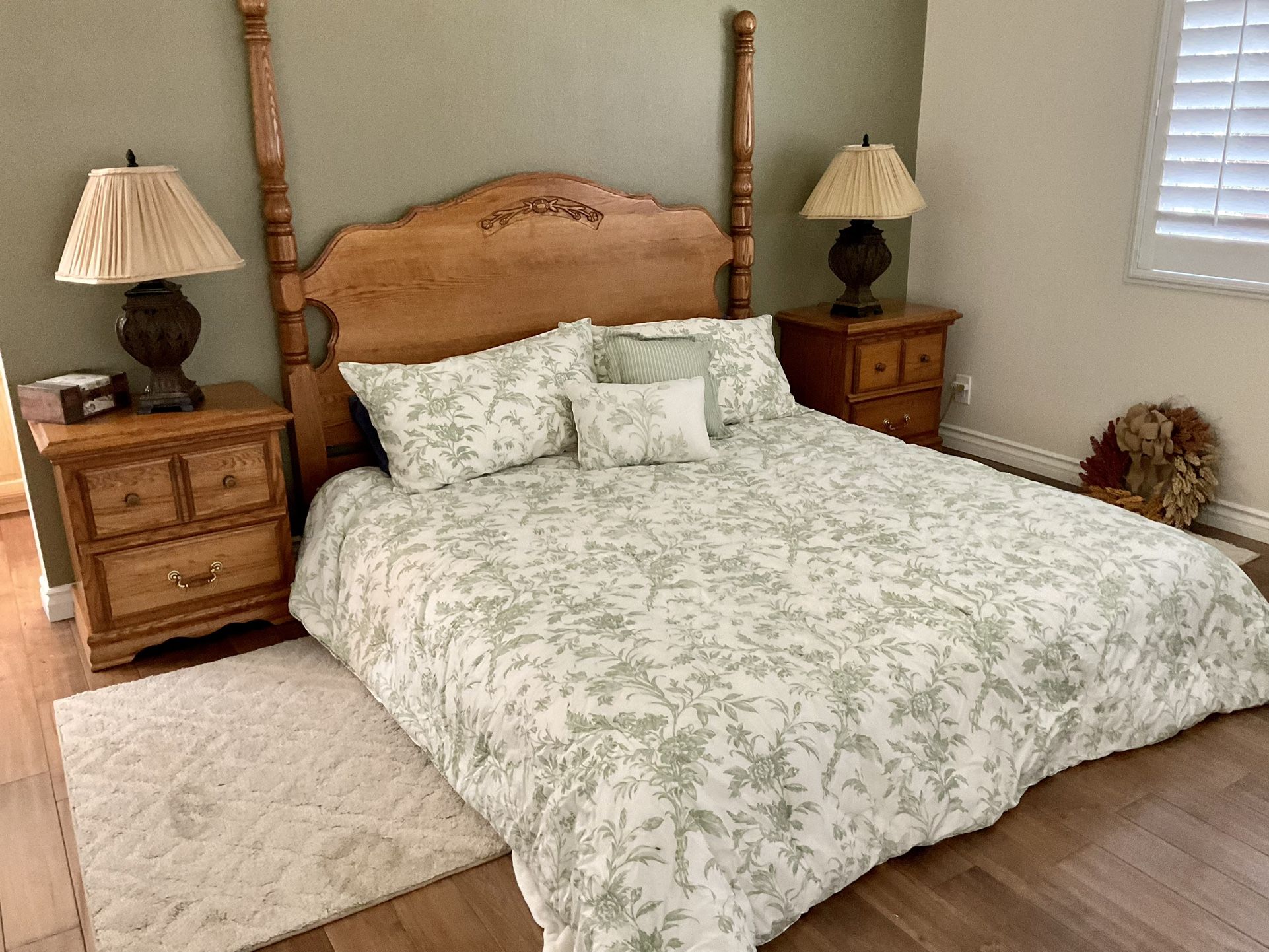 Beautiful Solid Wood King Bedroom Set Furniture Traditions American ...