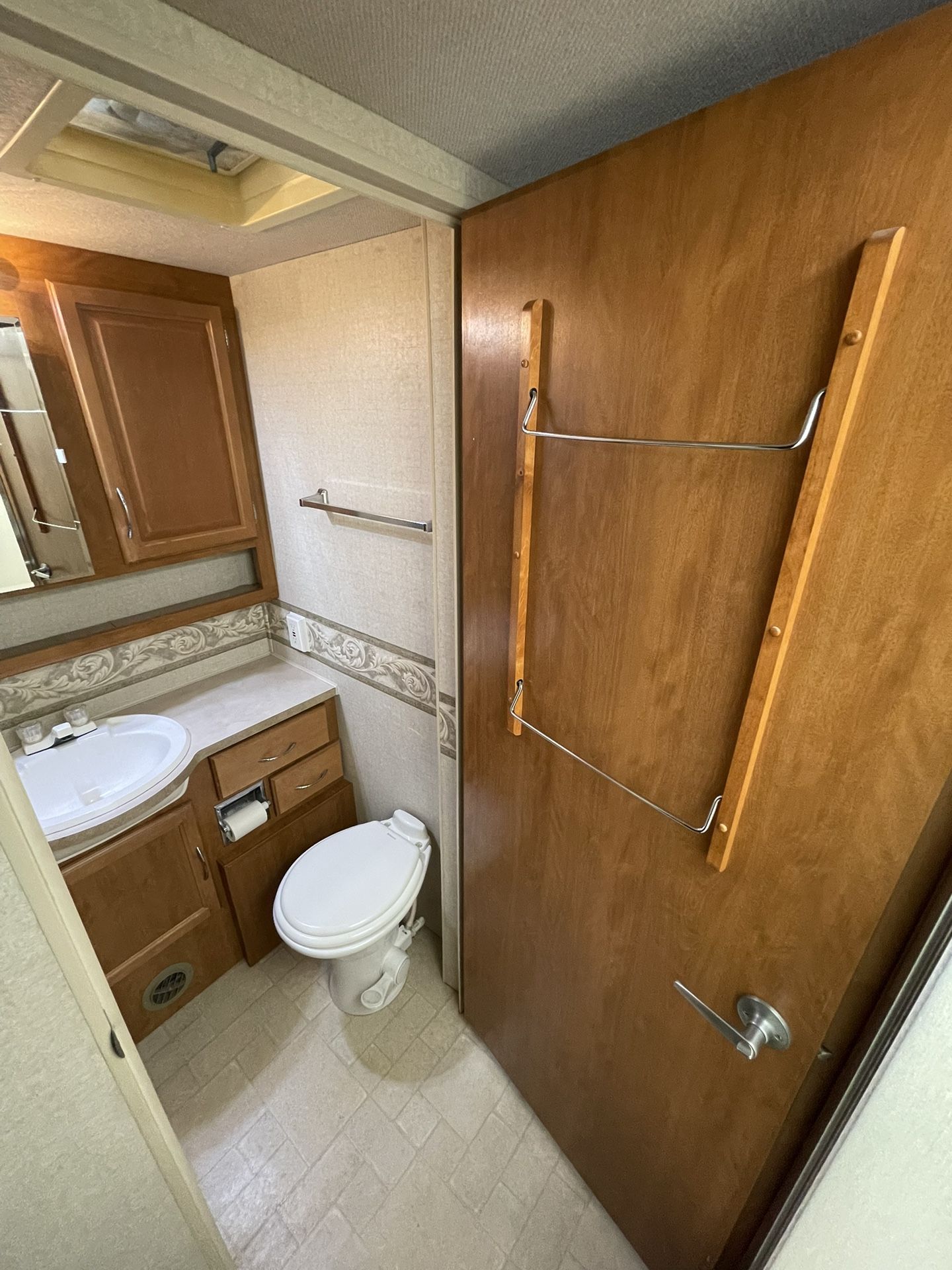 2005 Jamboree GT 31 FT. RV W/ 2 Slide Outs for Sale in Norco, CA - OfferUp