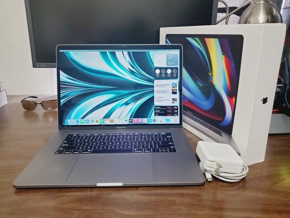 2018 15" Apple MacBook Pro. 6-Core 4.3ghz Turbo i7 , Radeon Pro ...