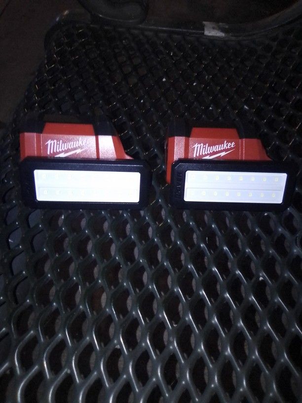 Milwaukee M12 Task Light for Sale in Buena Park, CA - OfferUp