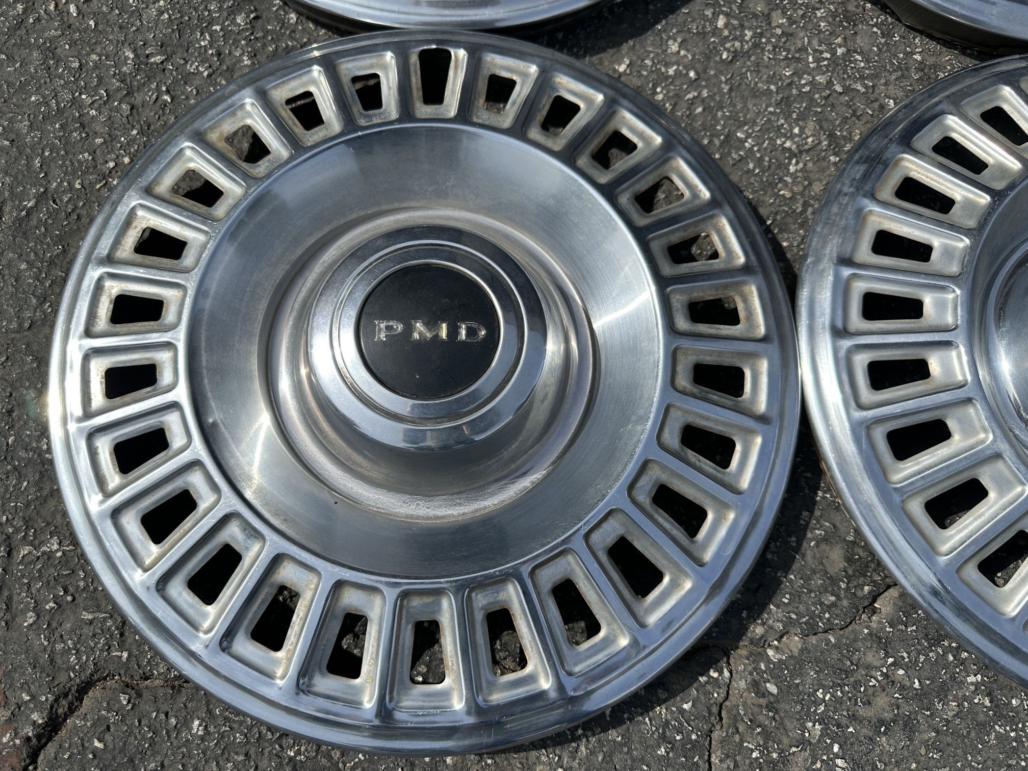 Pontiac hubcaps store