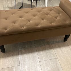 New tainoki storage ottoman for Sale in Claremont NH OfferUp