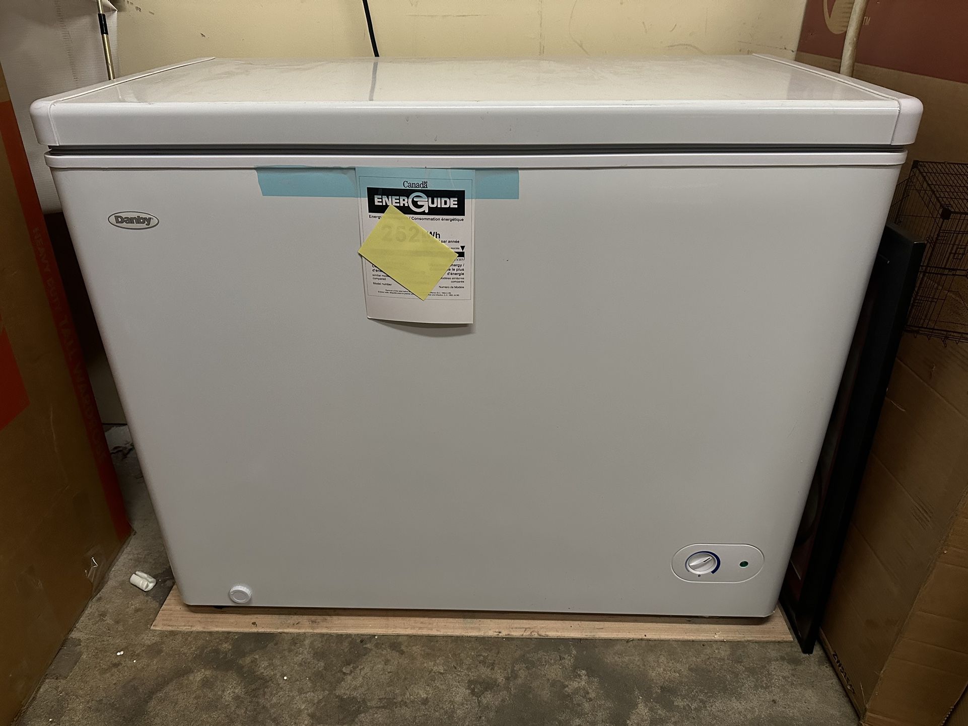 Indoor Chest Freezer 7.2 Cubic feet $200 [Like new] for Sale in Fort ...